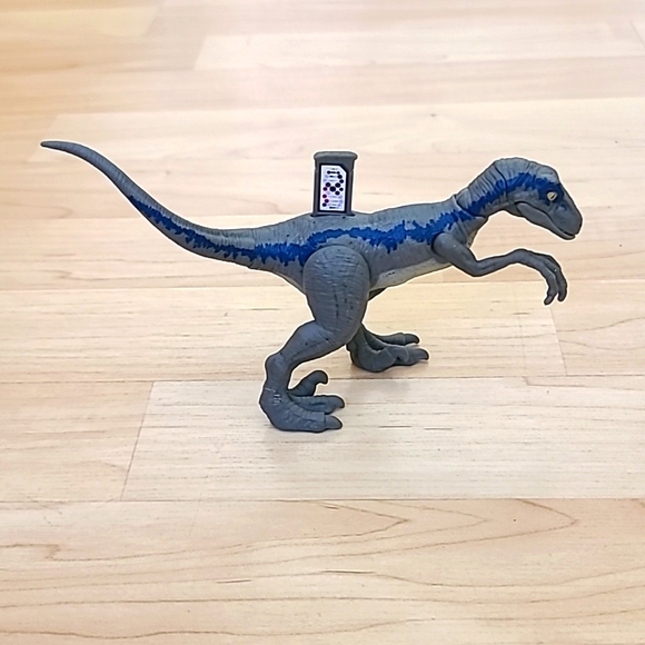 Jurassic World | Toys | Jurassic World Dominion Velociraptor Blue ...